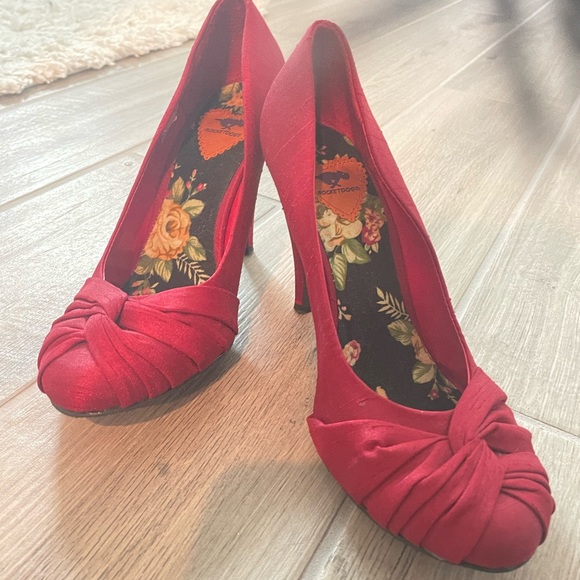 Rocket Dog | Shoes | Rocket Dog Shiny Red Heels 75 | Poshmark